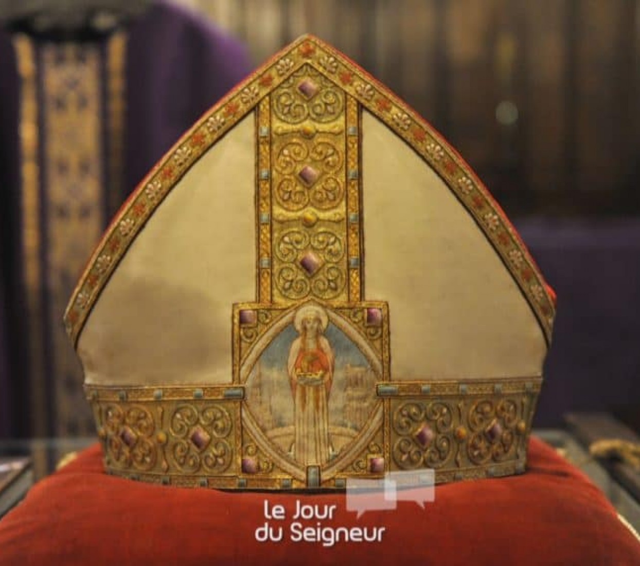 Sous la mitre d'un évêque - Jour du Seigneur
